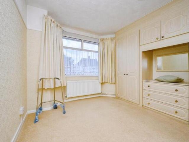 2 bedroom bungalow for sale in Abingdon Road, LUTON, Bedfordshire, LU4