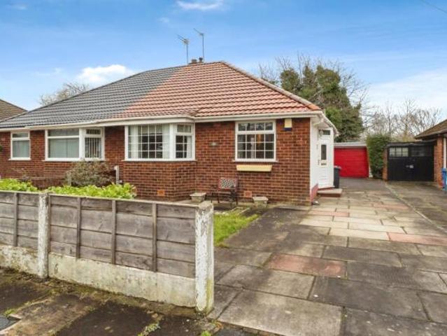 2 bedroom bungalow for sale in Ashbrook Close, Denton, Manchester, Greater Manchester, M34