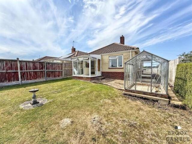 2 bedroom bungalow for sale in Broadview Close, Eastbourne, BN20