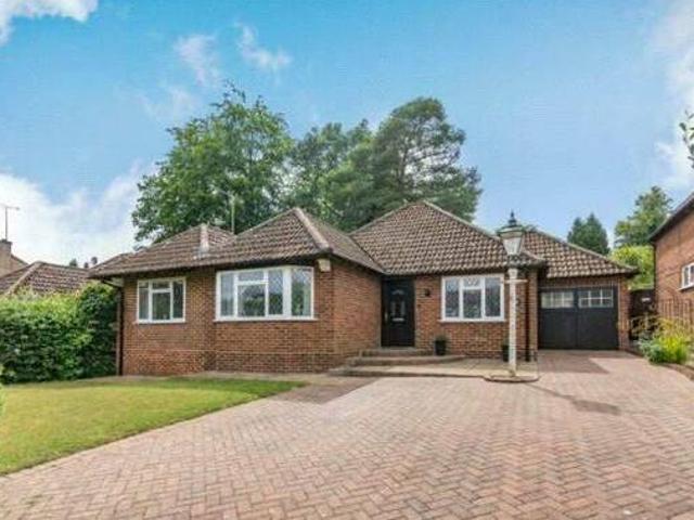 2 bedroom bungalow for sale in Broom Acres Sandhurst Berkshire GU47