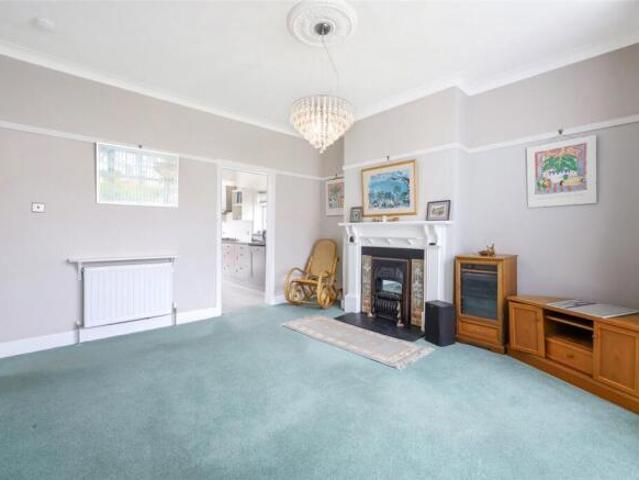 2 bedroom bungalow for sale in Glasgow Road, Milngavie, Glasgow, East Dunbartonshire, G62