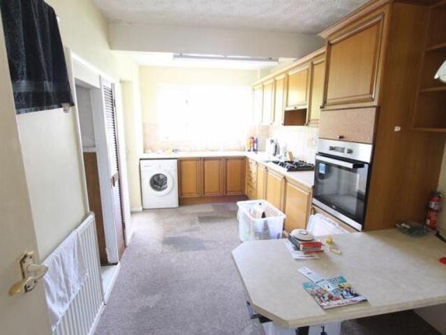 2 bedroom bungalow for sale in Greenway Avenue, Northampton, NN3