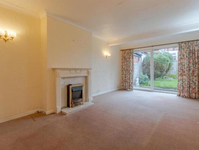 2 bedroom bungalow for sale in Grove Farm Crescent, Cookridge, LS16
