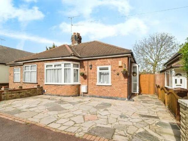 2 Bedroom Bungalow For Sale In Dagenham, Essex