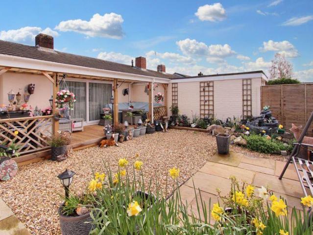 2 bedroom bungalow for sale in Fairthorne Rise, Old Basing, RG24