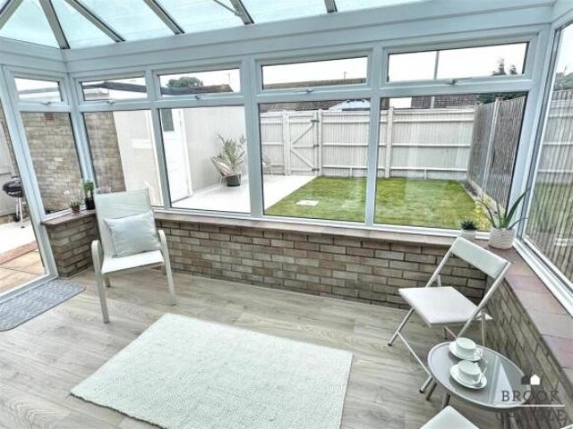 2 bedroom bungalow for sale in Keats Walk, Eastbourne, BN23