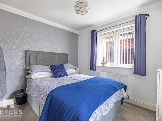 2 bedroom bungalow for sale in Kinson Road, Bournemouth, BH10 5EP, BH10