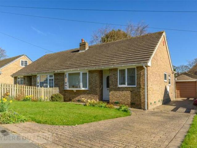 2 bedroom bungalow for sale in Kirkwood Drive, Lindley, Huddersfield, West Yorkshire, HD3