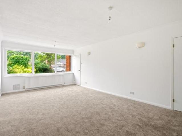 2 bedroom bungalow for sale in Hobbs Close, St. Albans, Hertfordshire, AL4