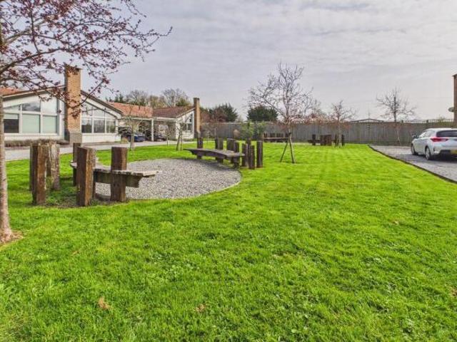 2 bedroom bungalow for sale in Hadlow, TN11