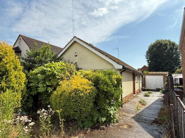 2 bedroom bungalow for sale in Harlestone Road, Duston, NN5 6NY, NN5