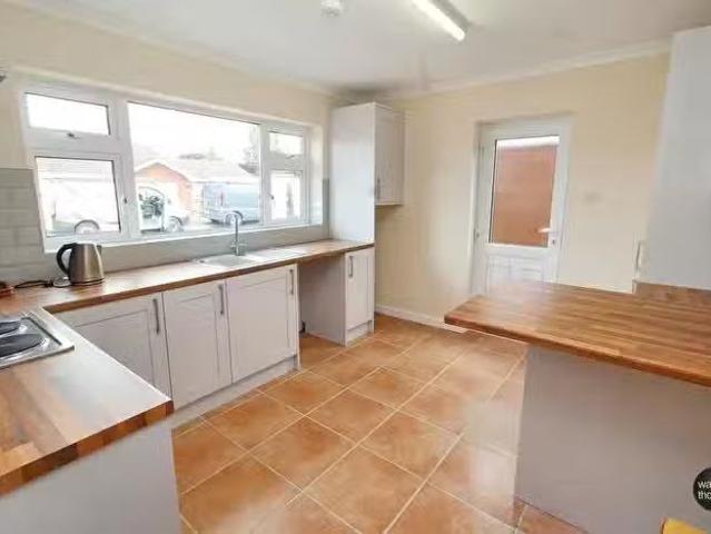2 Bedroom Bungalow For Sale In Irvine Close, Kings Acre, Heref.