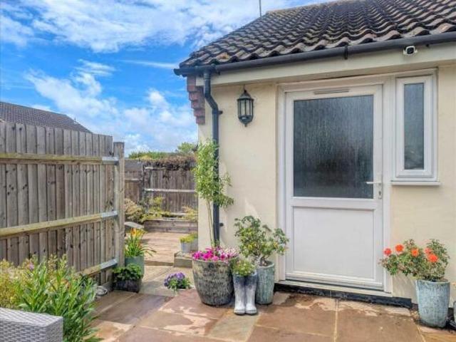2 bedroom bungalow for sale in Jenner Mead, Chelmsford, CM2