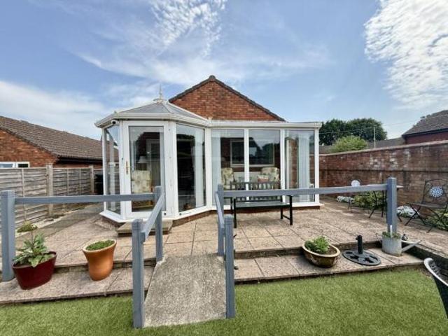 2 bedroom bungalow for sale in Oak Ridge, Alphington, EX2
