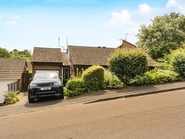 2 bedroom bungalow for sale in Lowden Close, Winchester, Hampshire, SO22