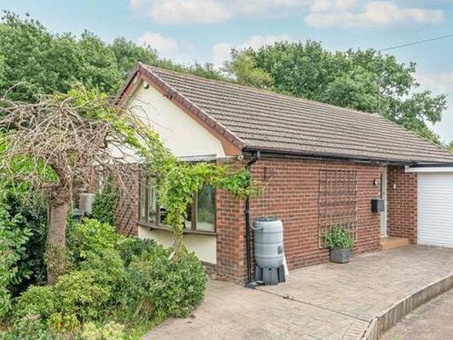 2 bedroom bungalow for sale in Latham Avenue Helsby Frodsham WA6