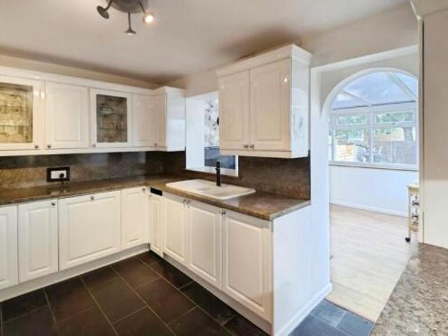 2 bedroom bungalow for sale in Lapwing Gardens, Bristol, BS16