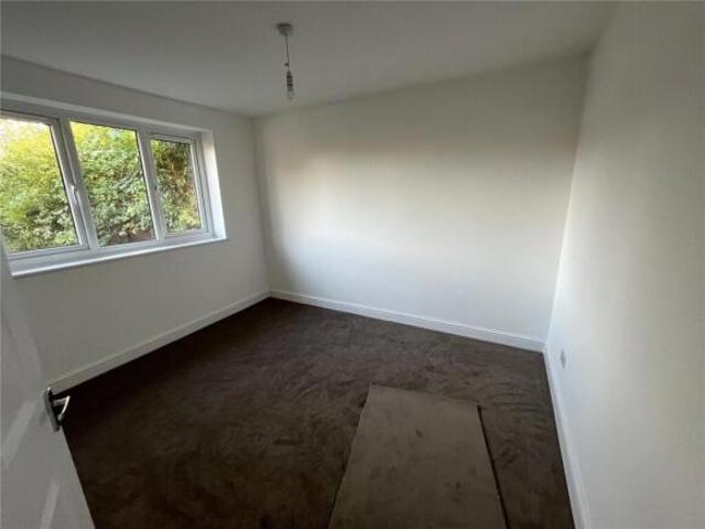 2 bedroom bungalow for sale in Leagrave High Street, Luton, Bedfordshire, LU4