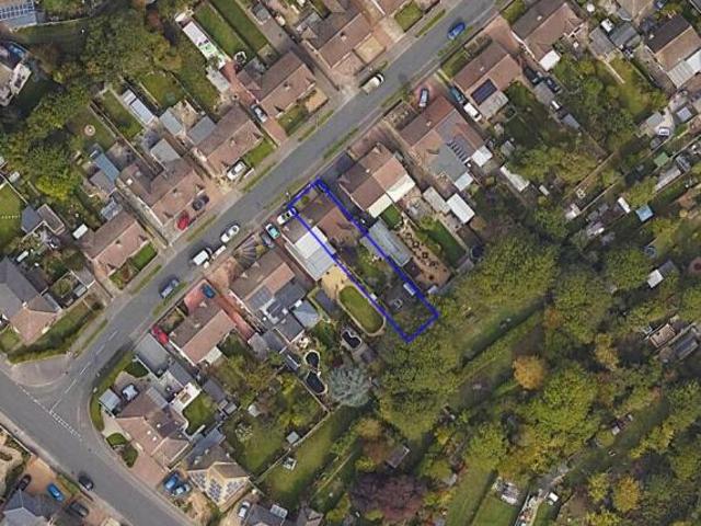 2 bedroom bungalow for sale in Linford Avenue, Newport Pagnell, MK16