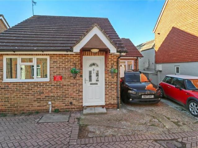 2 bedroom bungalow for sale in Mount Pleasant, Uckfield, East.