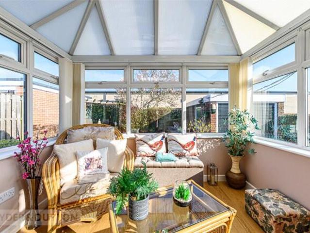 2 bedroom bungalow for sale in Mountbatten Gardens, Oakes, Huddersfield, West Yorkshire, HD3