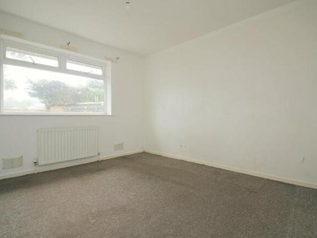 2 bedroom bungalow for sale in Markfield Avenue, Low Moor, Bradford, BD12