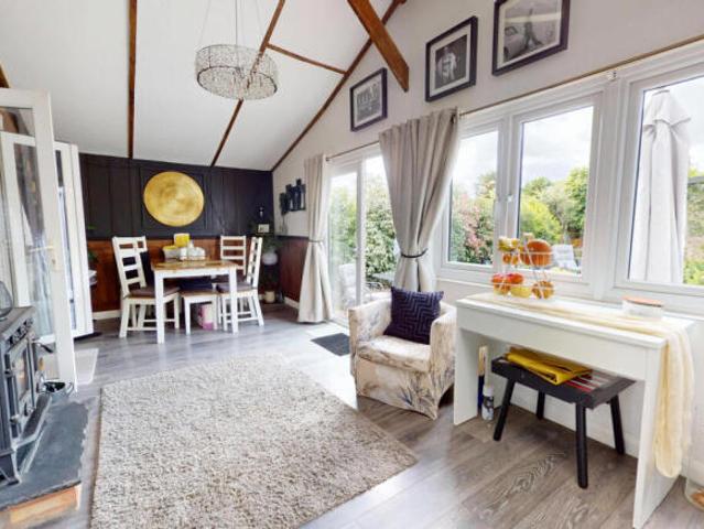 2 bedroom bungalow for sale in Mill Hill, Kingsnorth Ashford TN23