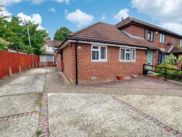 2 bedroom bungalow for sale in Millbridge Gardens, Southampton, SO19