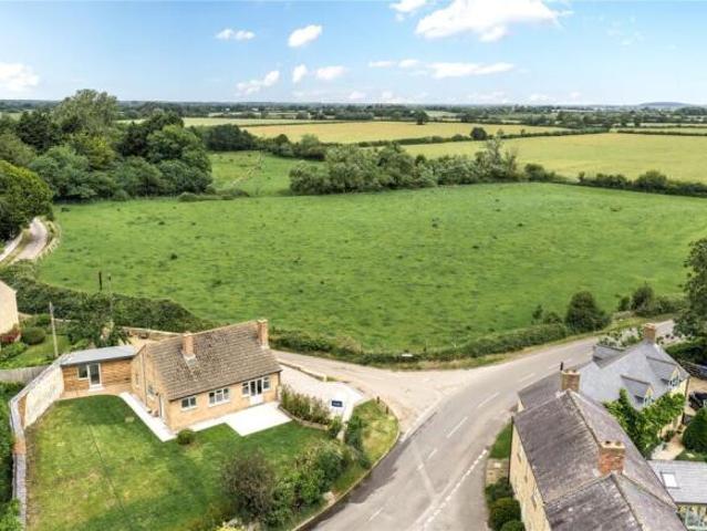 2 bedroom bungalow for sale in North Street, Islip, Kidlington, Oxfordshire, OX5