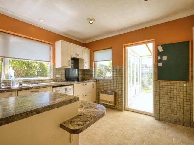 2 bedroom bungalow for sale in Salisbury Avenue, Broadstairs, CT10