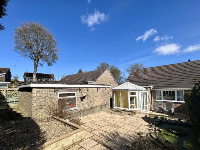2 bedroom bungalow for sale in Sandmoor Drive, Lindley, Huddersfield, West Yorkshire, HD3