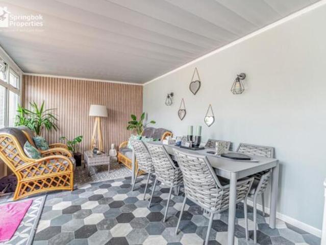 2 bedroom bungalow for sale in Sarum Hill, Basingstoke, Hampshire, RG21