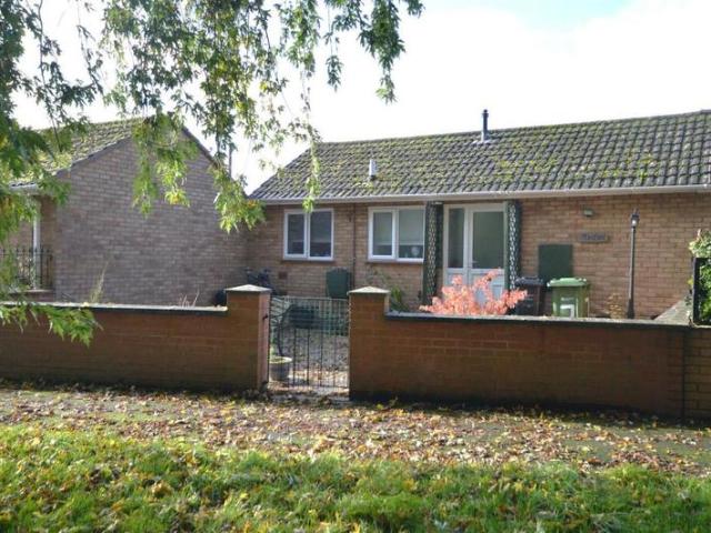 2 bedroom bungalow for sale in Silurian Close, Leominster, HR6