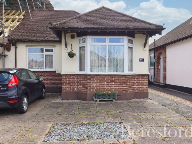 2 bedroom bungalow for sale in Skerry Rise, Chelmsford, CM1