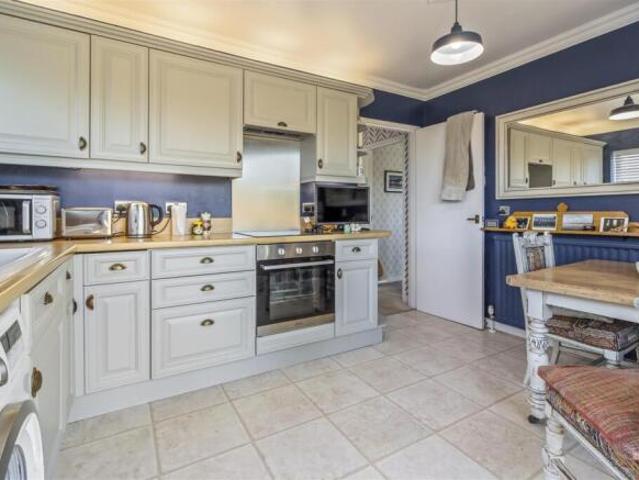 2 bedroom bungalow for sale in Stour Close, Worthing, BN13