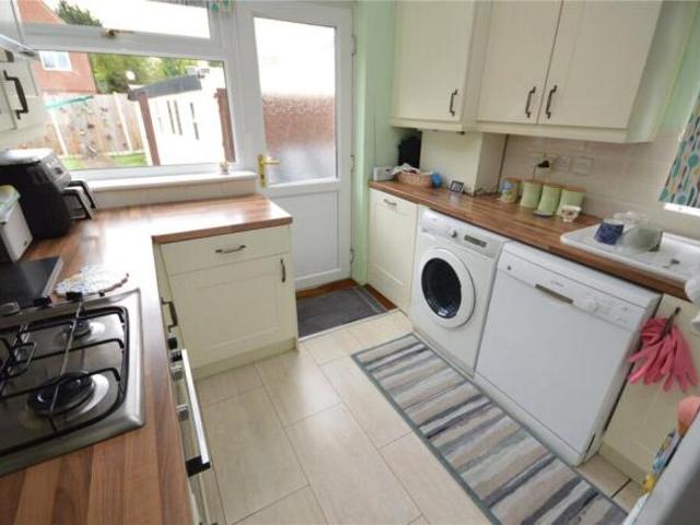 2 bedroom bungalow for sale in Poets Green, Luton, Bedfordshire, LU4