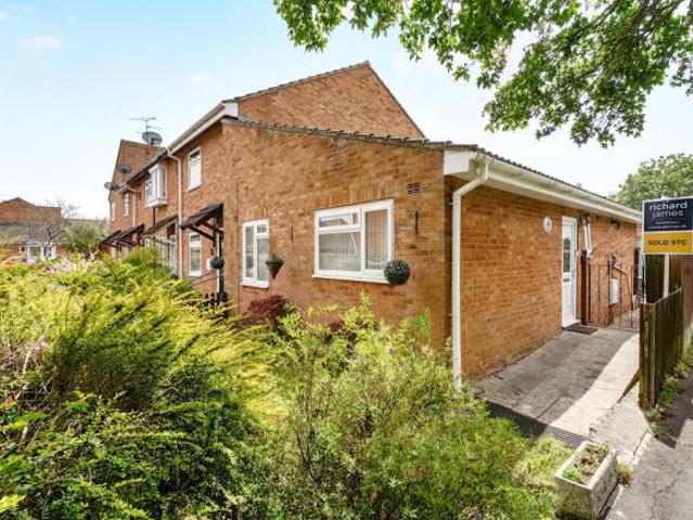 2 bedroom bungalow for sale in Pendennis Road, Freshbrook, Swindon, SN5