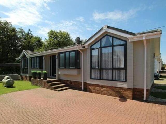 2 Bedroom Bungalow For Sale In Pilgrims Retreat, Harrietsham