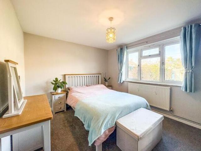 2 bedroom bungalow for sale in Queens Drive, Bedford, MK41