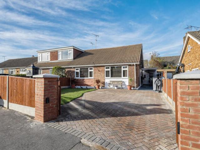 2 bedroom bungalow for sale in Rectory Road, Swanscombe, Kent, DA10