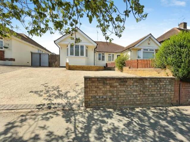 2 bedroom bungalow for sale in Woodmere Avenue, Watford, Hertfordshire, WD24