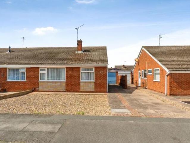 2 bedroom bungalow for sale in Worcester Avenue, Birstall, Leicester, Leicestershire, LE4