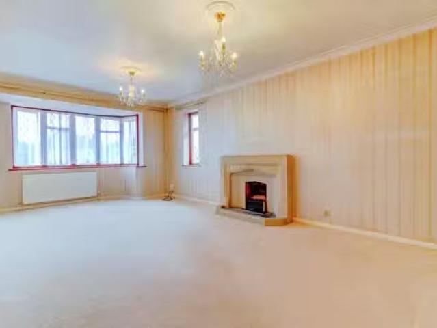 2 Bedroom Bungalow For Sale In Wordsworth Road, High Wycombe.