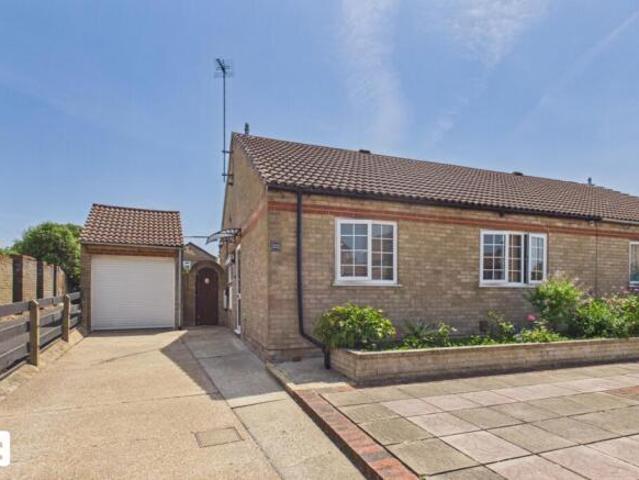 2 bedroom bungalow for sale in Wade Close, Eastbourne, East Sussex, BN23