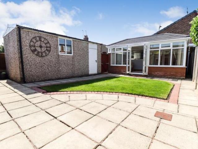2 bedroom bungalow for sale in Walkers Lane, Penketh, Warrington, WA5
