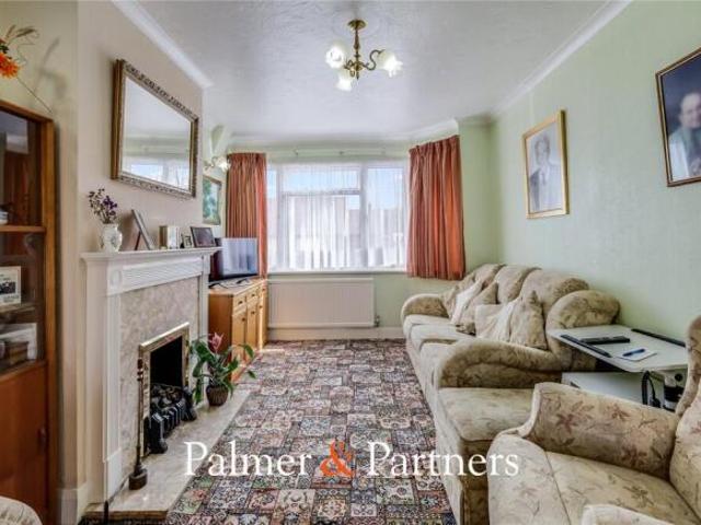 2 bedroom bungalow for sale in Wallace Crescent, Chelmsford, Essex, CM2