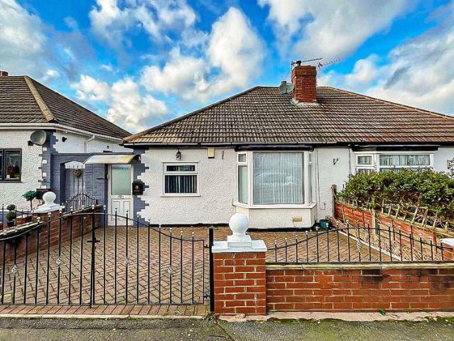 2 bedroom bungalow for sale in Ward Grove, Lanesfield, Wolverhampton, WV4 6PQ, WV4