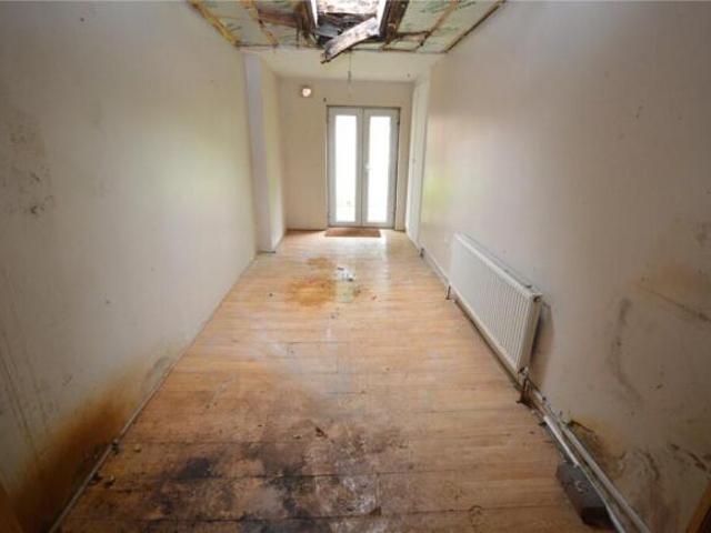 2 bedroom bungalow for sale in Tintagel Close, Luton, Bedfordshire, LU3