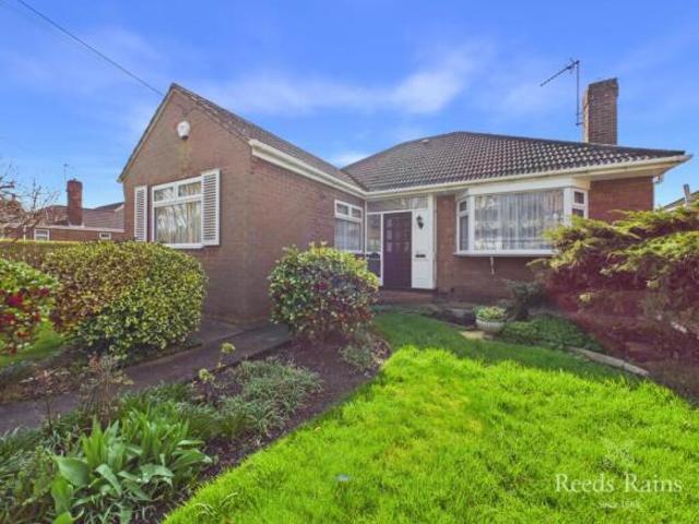 2 bedroom bungalow for sale in Tweendykes Road, Sutton on Hull, East Riding of Yorkshire, HU7