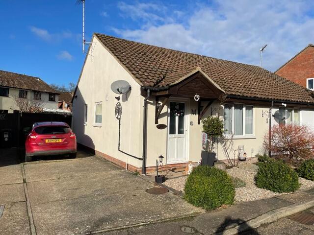 2 Bedroom Bungalow Fakenham Norfolk 101231694